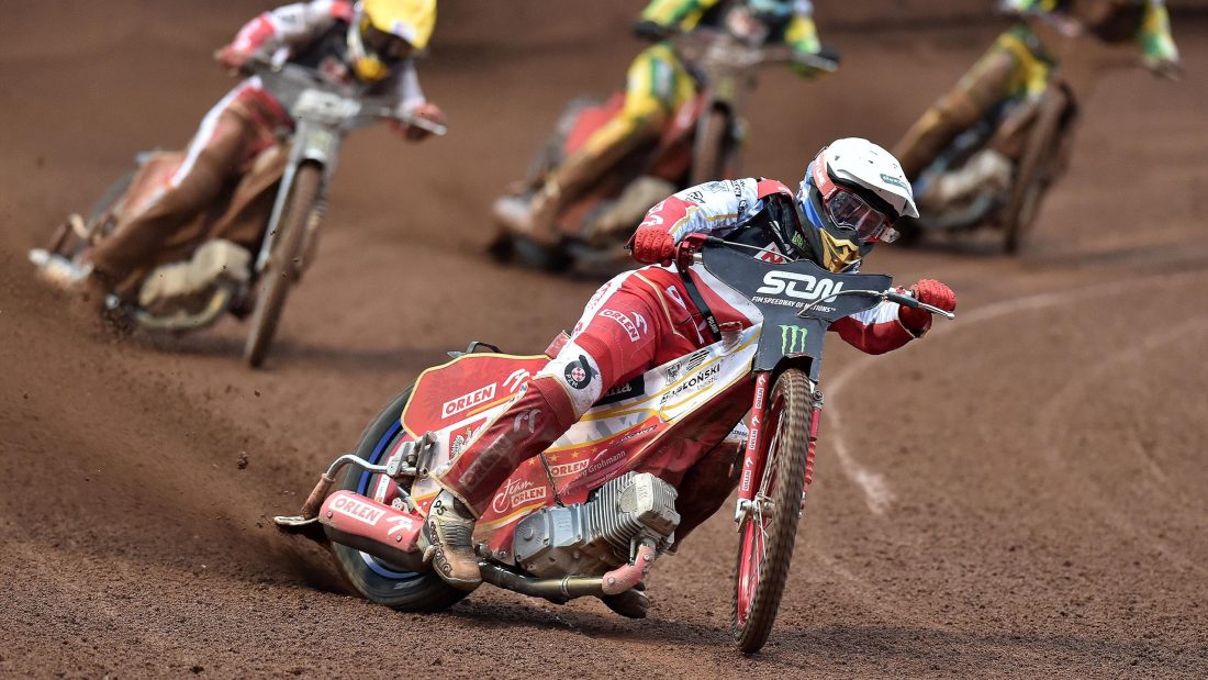 Speedway: Track motorbike racing on dirt